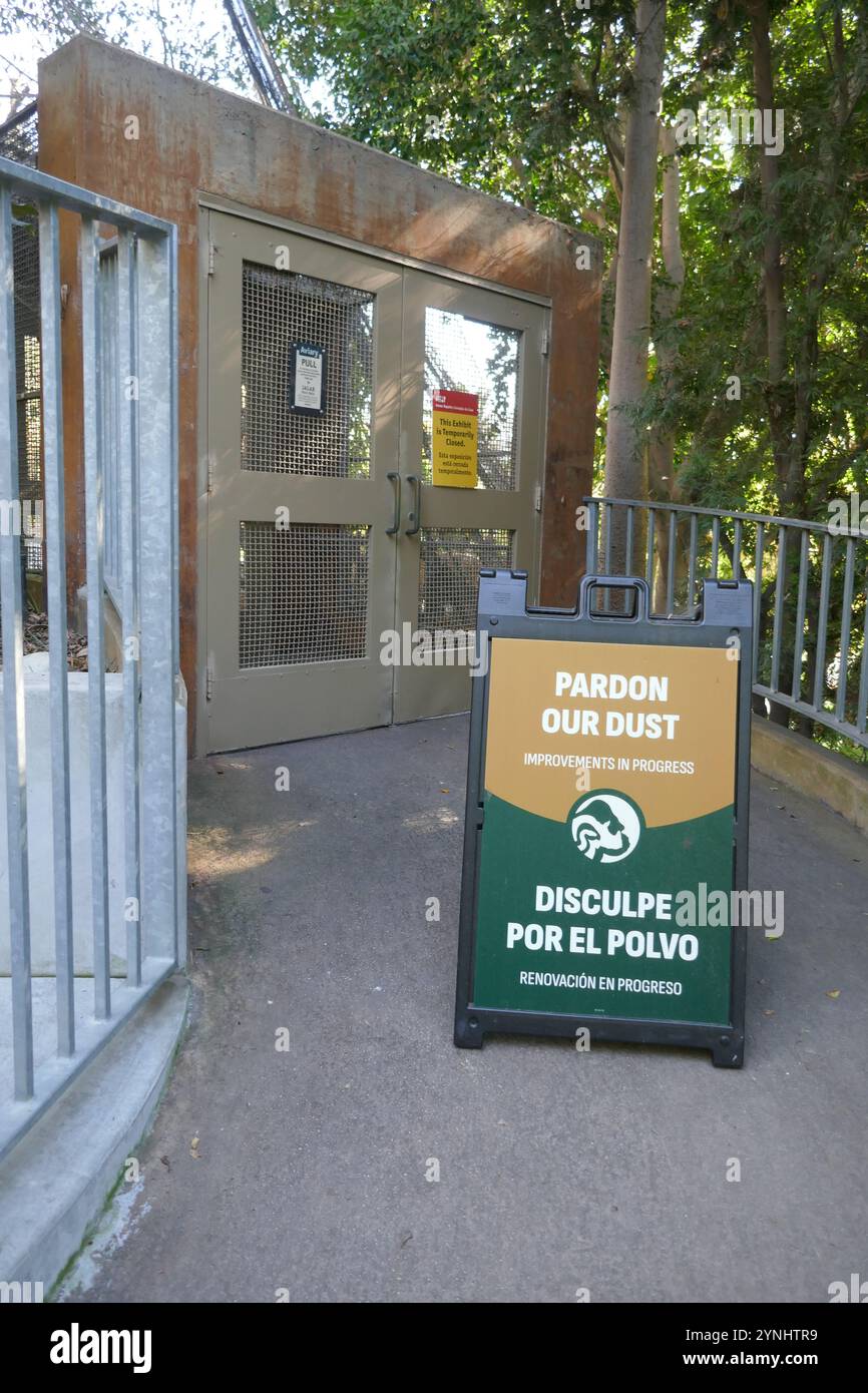 Los Angeles, California, USA 22nd November 2024 Aviary Closed at LA Zoo ...