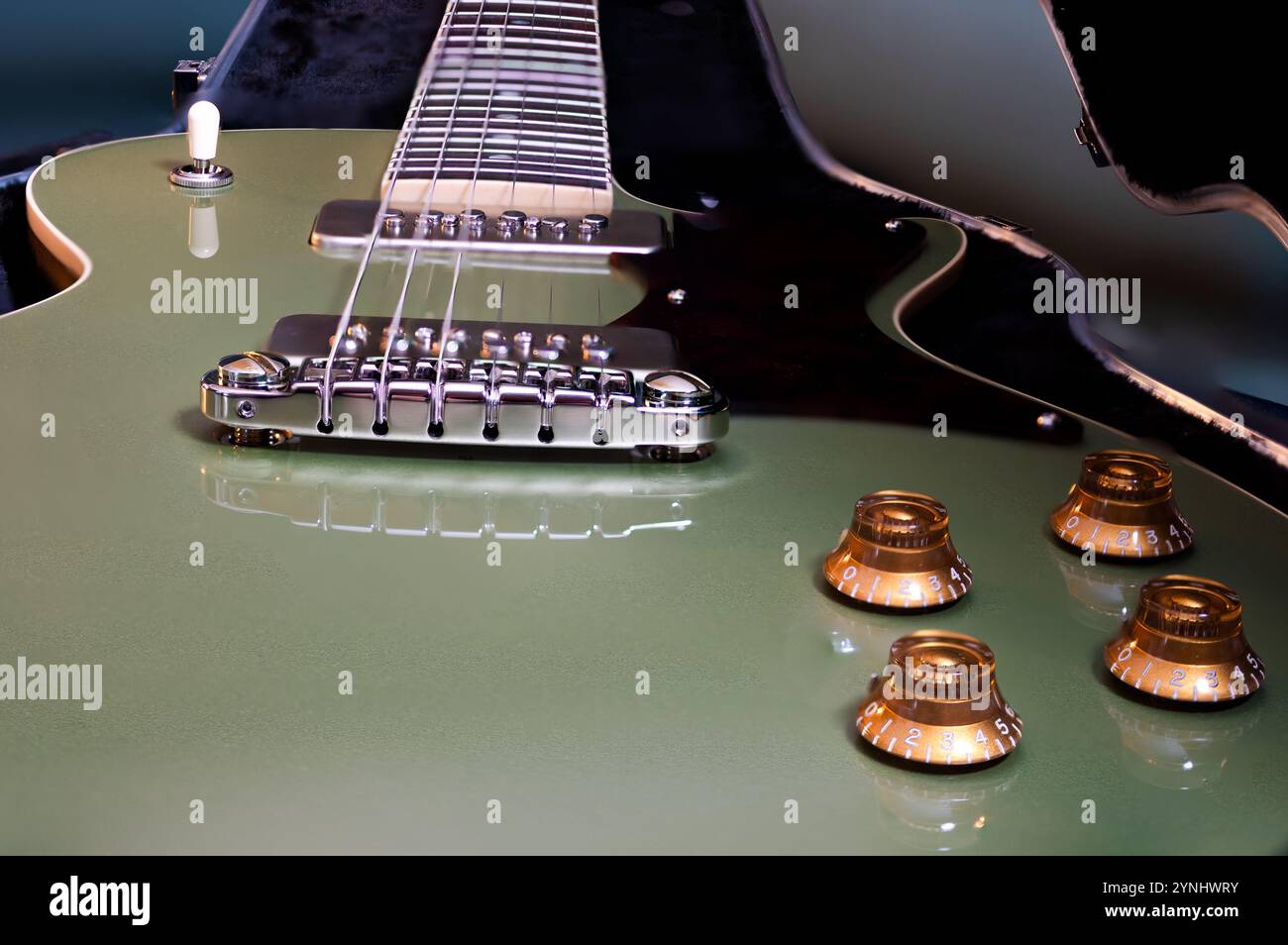 Green guitar hi-res stock photography and images - Alamy