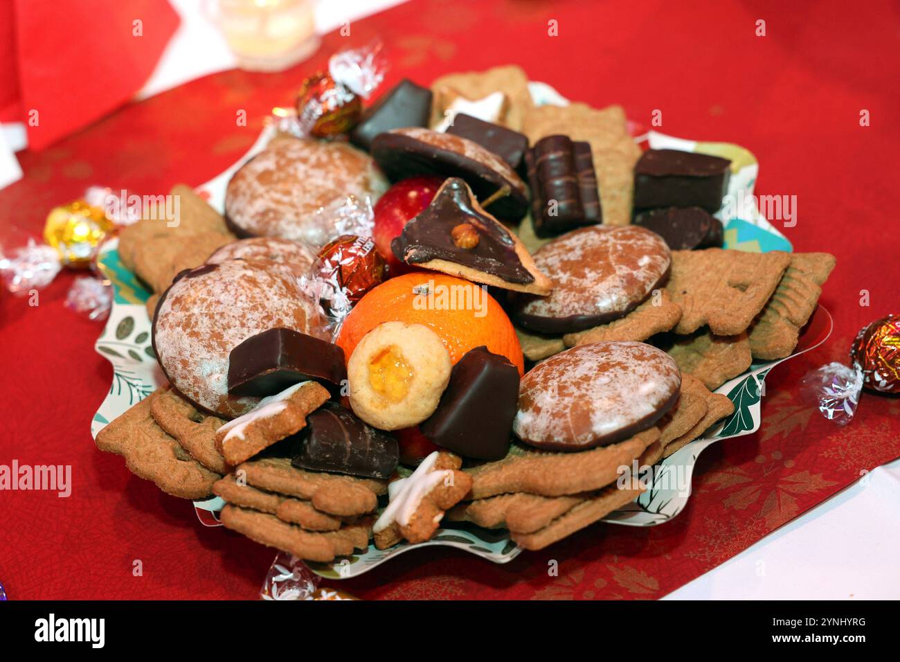 Bunter teller bunte teller hi-res stock photography and images - Alamy