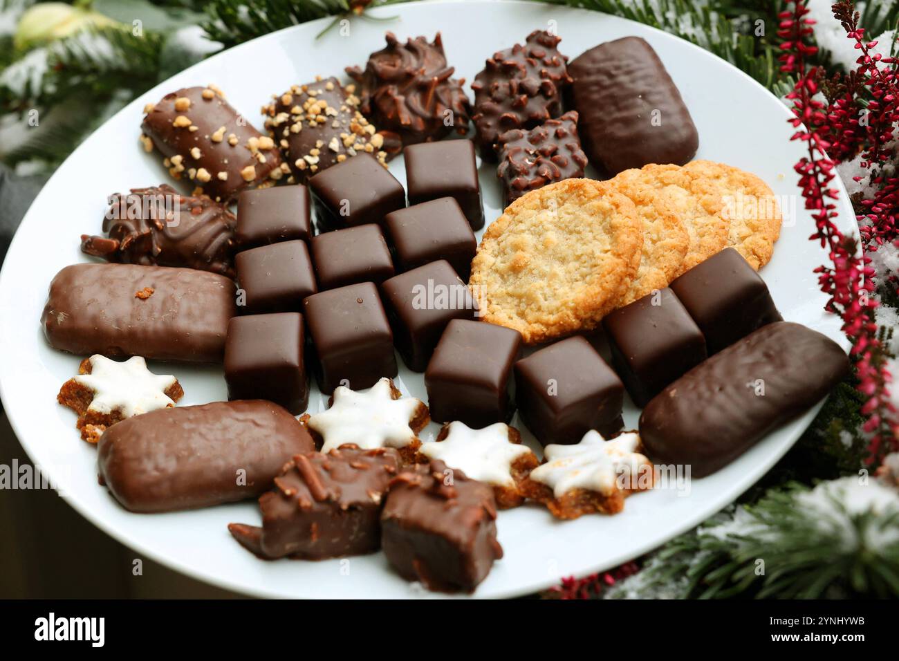 Bunter teller bunte teller hi-res stock photography and images - Alamy