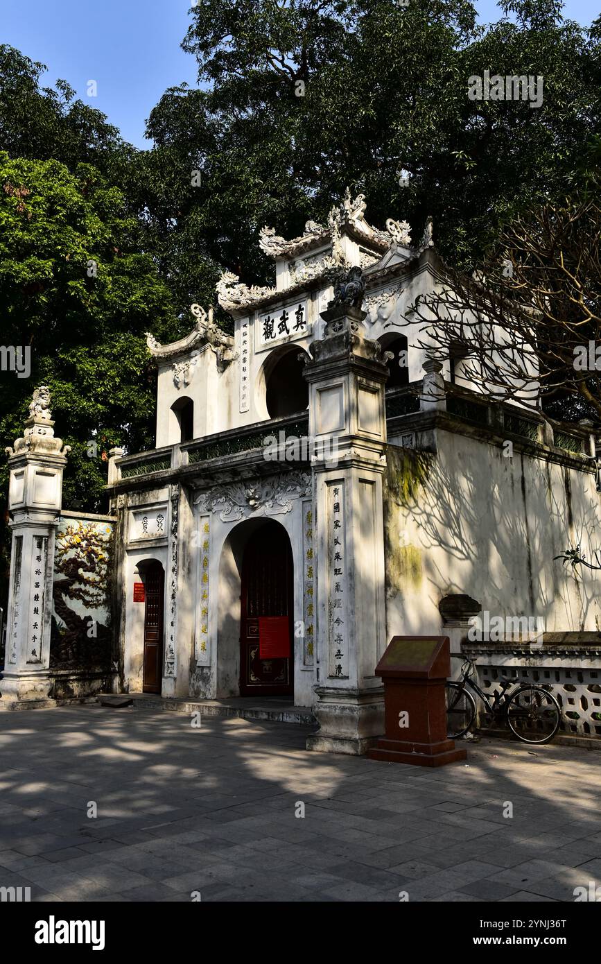 The gate of the 11th Century Quan Thanh Temple, a Taoist temple ...