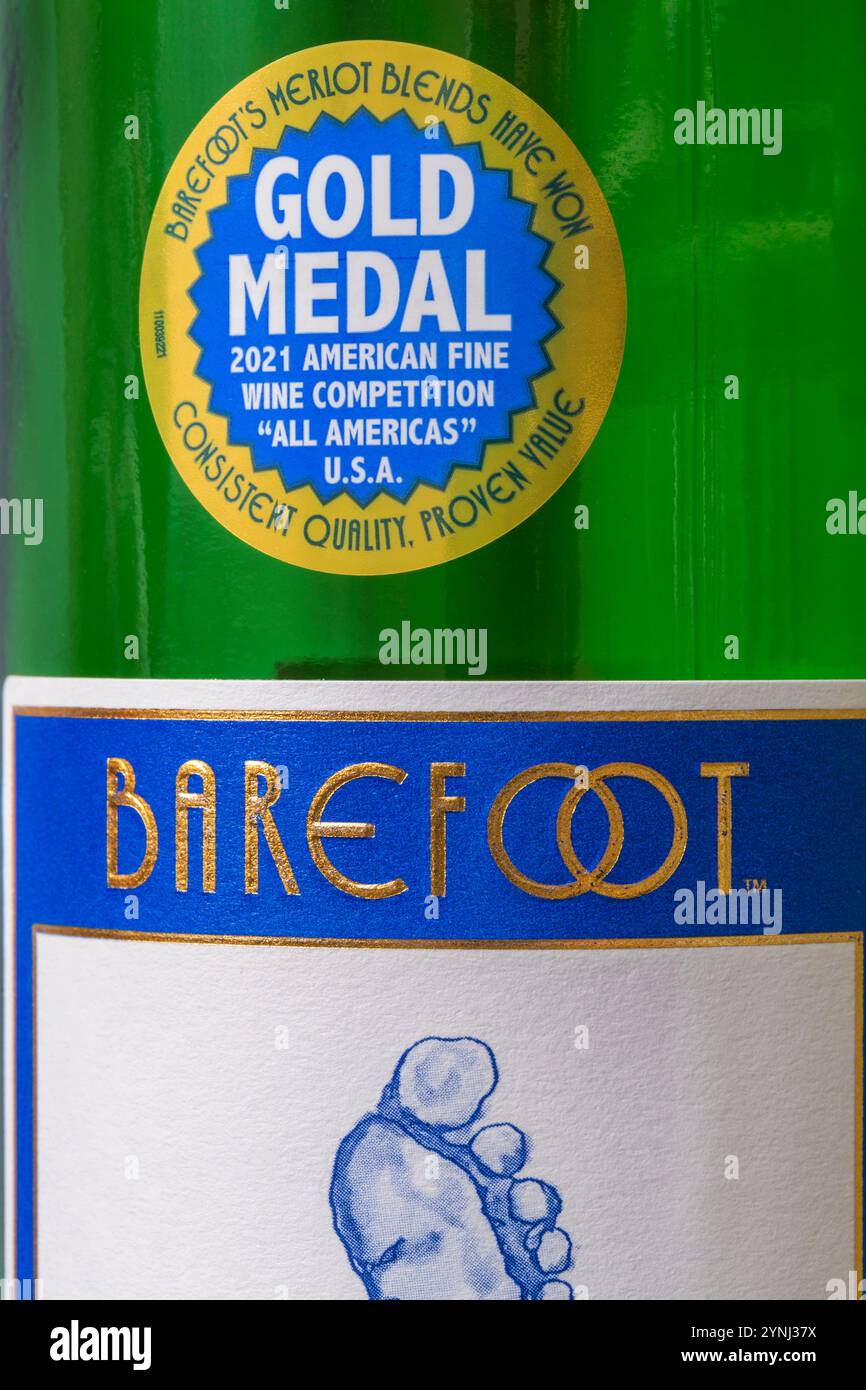 Barefoot logo hi-res stock photography and images - Alamy