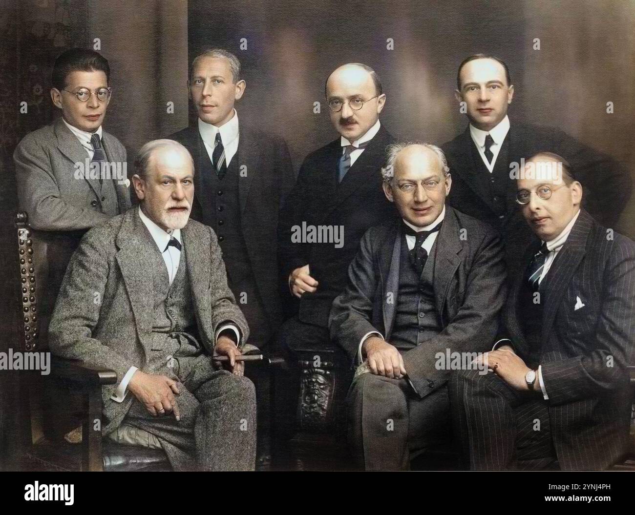 Secret committee - Sigmund Freud (1856-1939) austrian psychoanalyst here seated left with ...