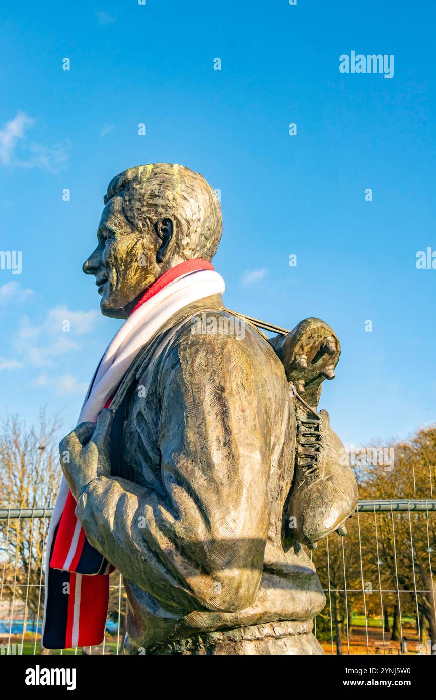 Bronze statue of football manager Brian clough in albert park ...