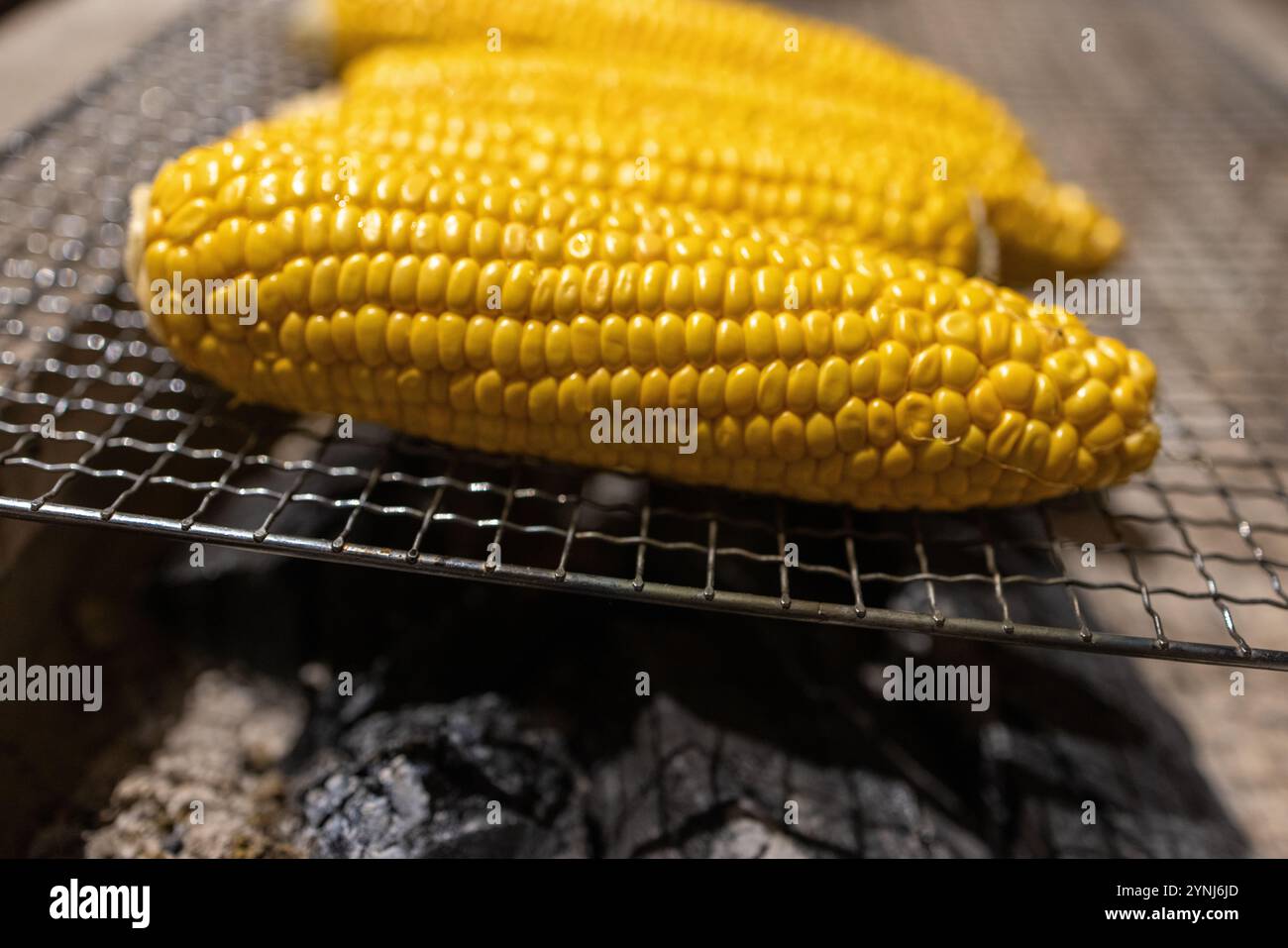 Grilled corn on the cob over charcoal Stock Photo - Alamy