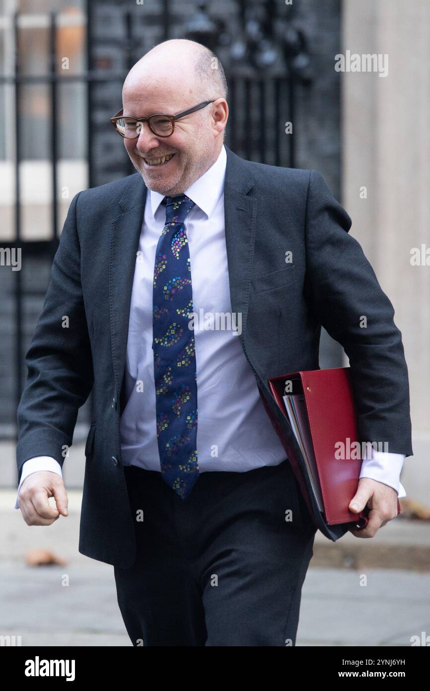 Cabinet departures hi-res stock photography and images - Alamy