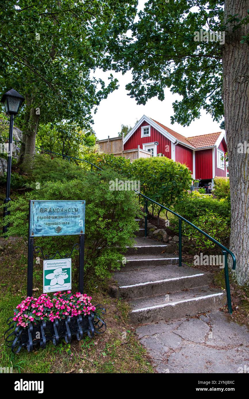 Welcome signboard in garden hi-res stock photography and images - Alamy