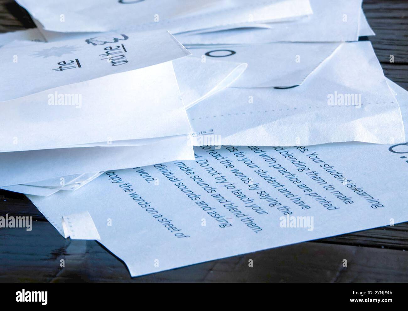 Loose sheets hi-res stock photography and images - Alamy