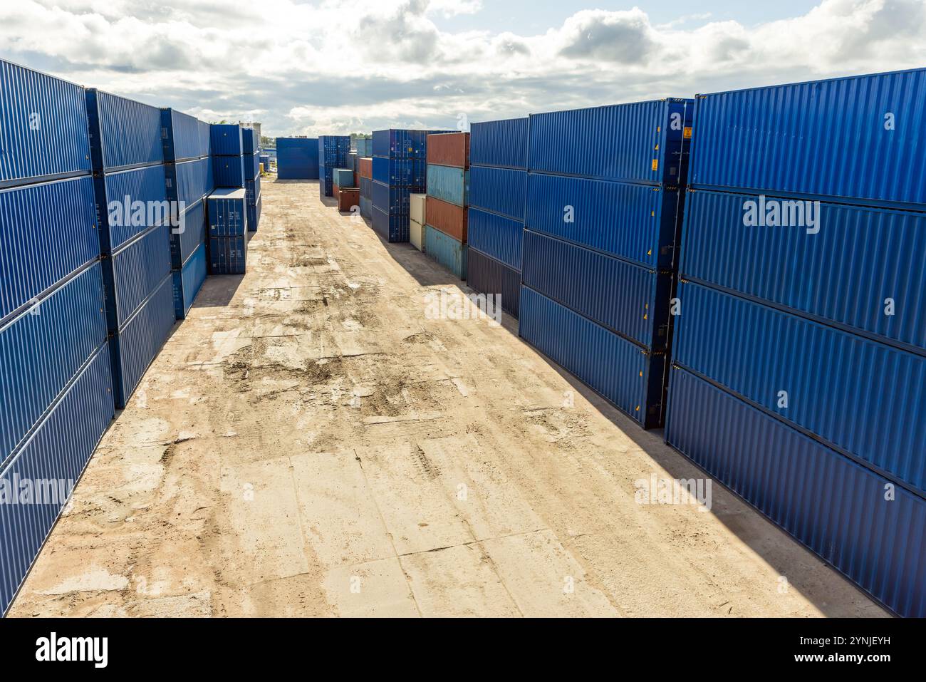 Container ship perspective hi-res stock photography and images - Alamy