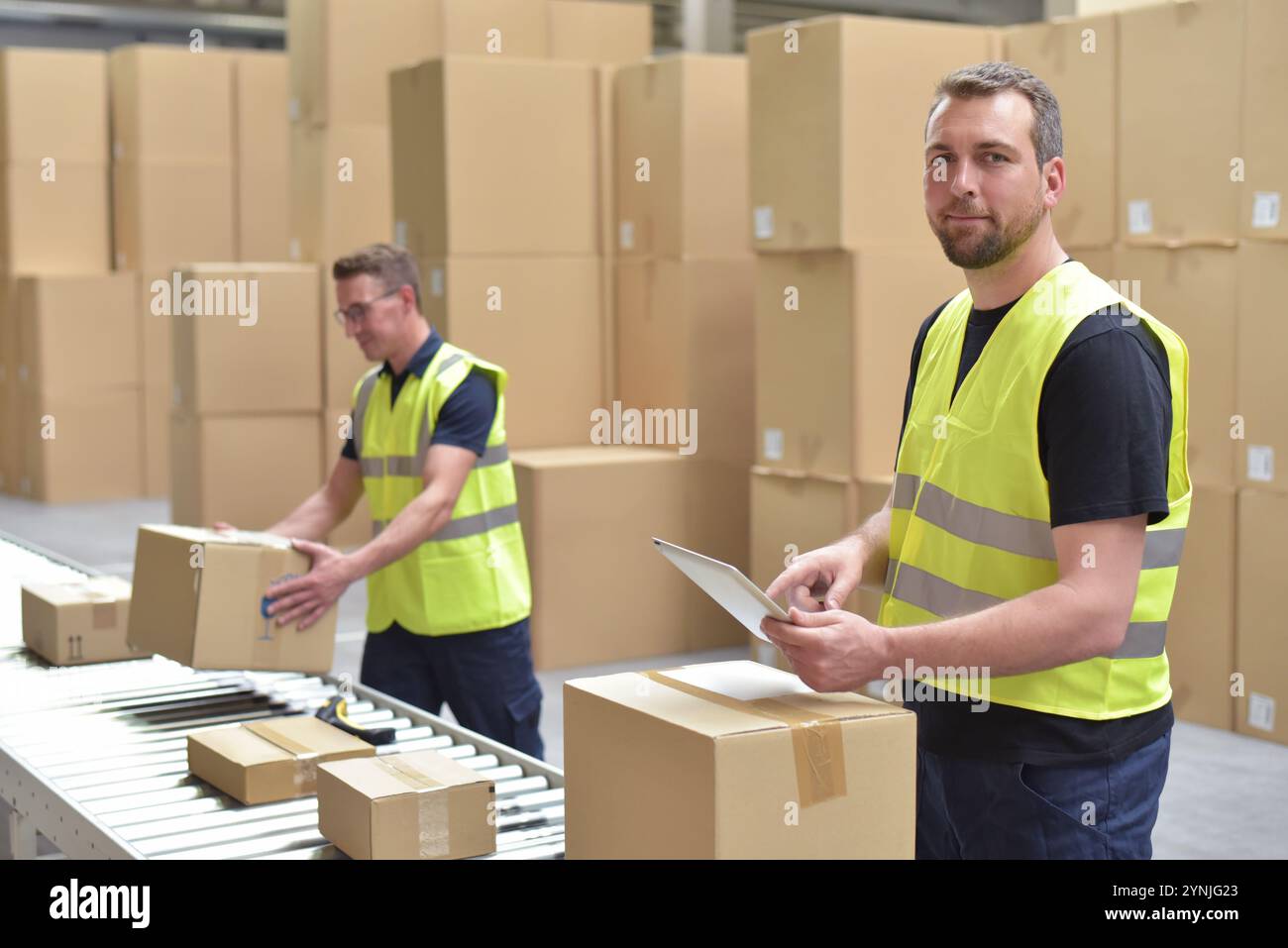Conveyor line boxes in delivery hi-res stock photography and images - Alamy