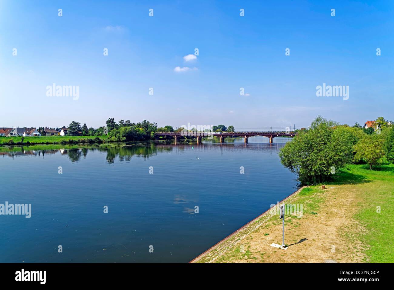 Eisenbahn und fussgangerbrucke hi-res stock photography and images - Alamy