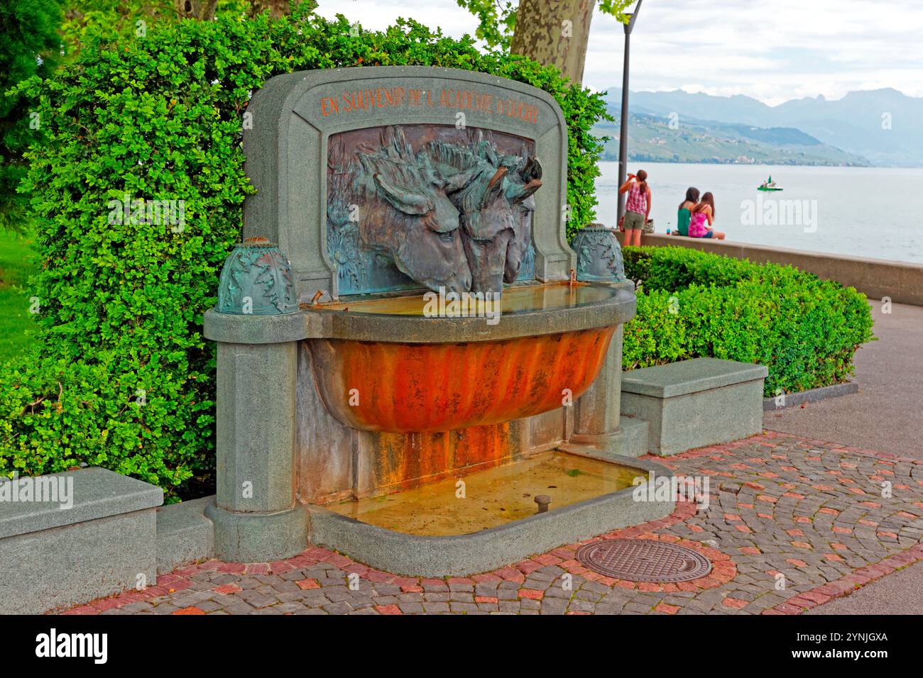 Quai Jean-Pascal-Delamuraz, Brunnen, Pferdeköpfe, Genfer See Stock Photo - Alamy