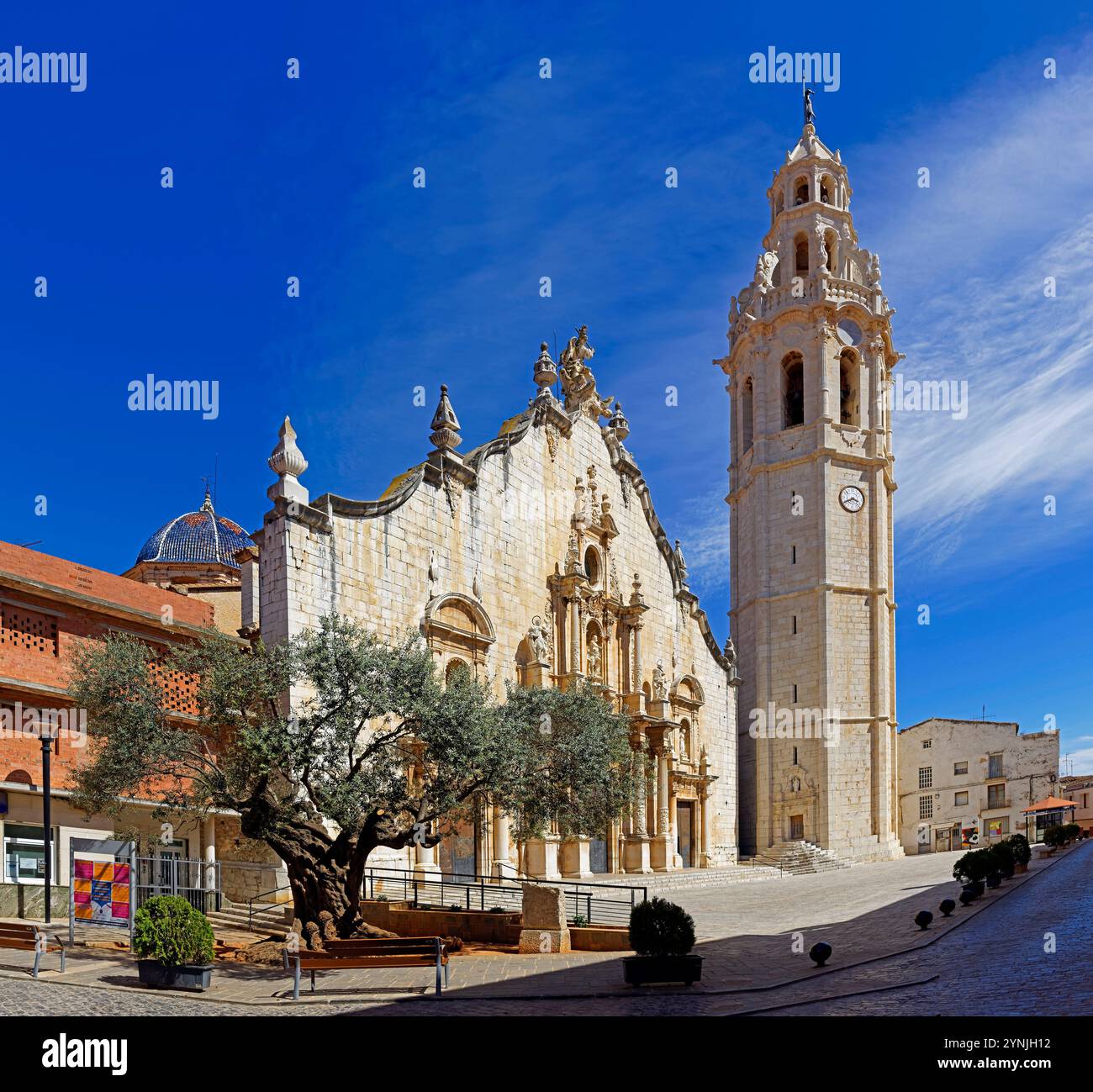 Kirche, Iglesia San Juan Bautista, Portal, Turm Stock Photo - Alamy