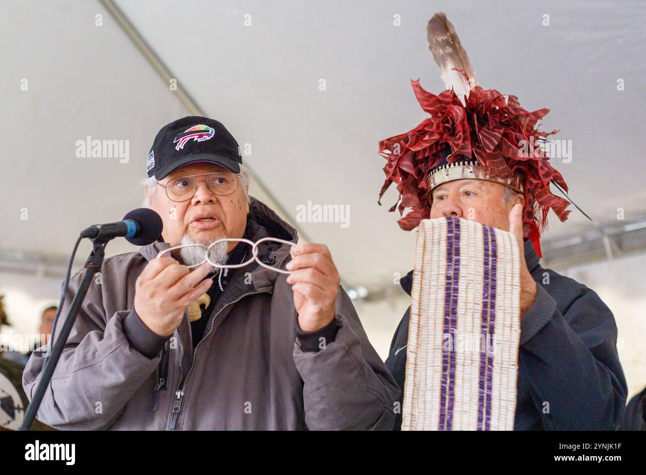 Native americans wampum belt hi-res stock photography and images - Alamy