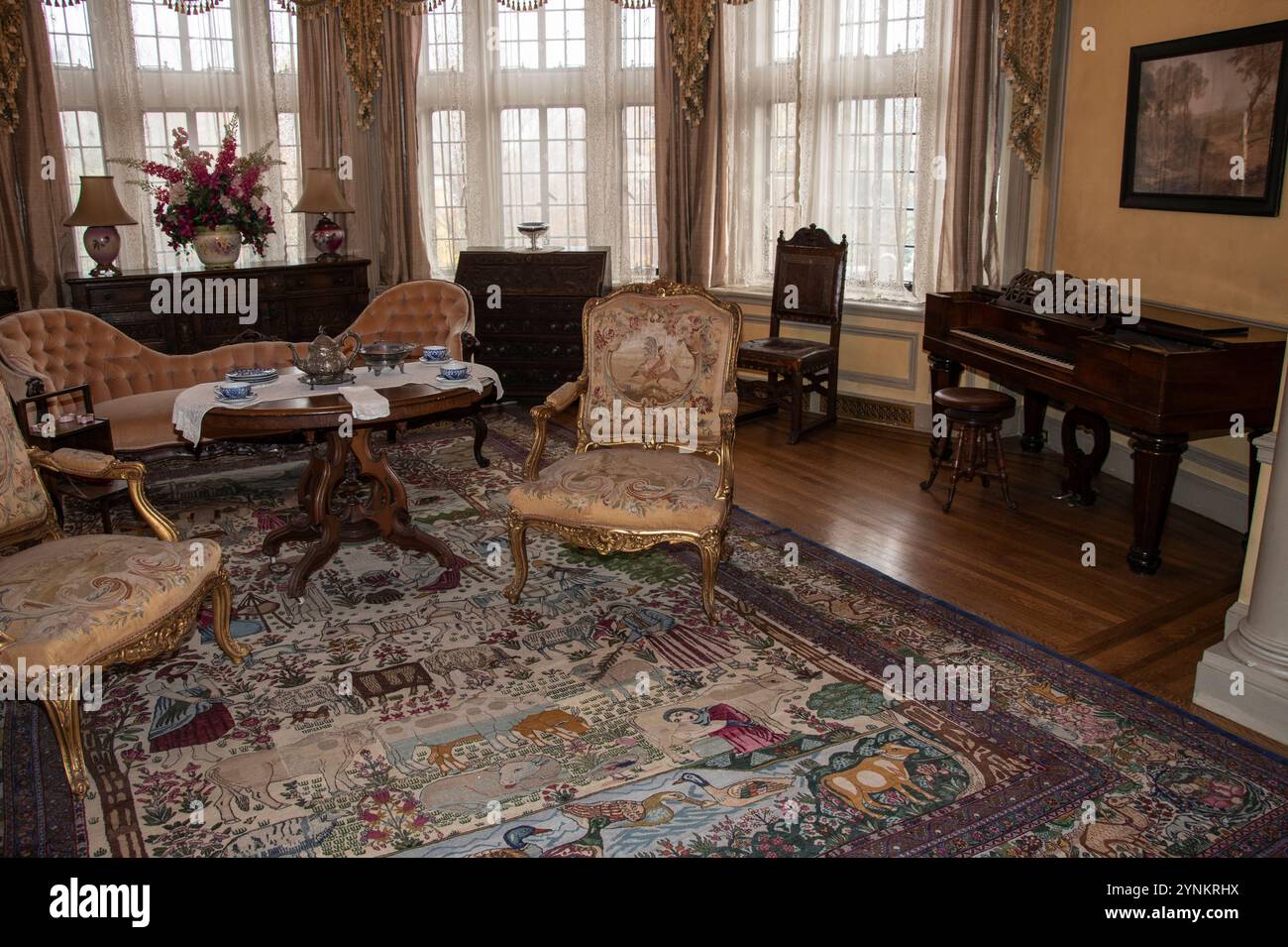 The round room hi-res stock photography and images - Alamy