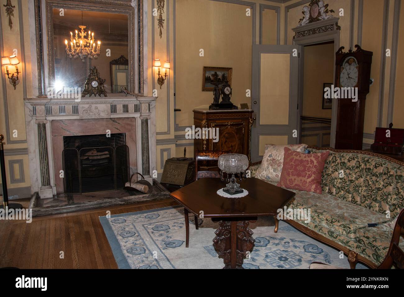 American gothic revival furniture hi-res stock photography and images ...