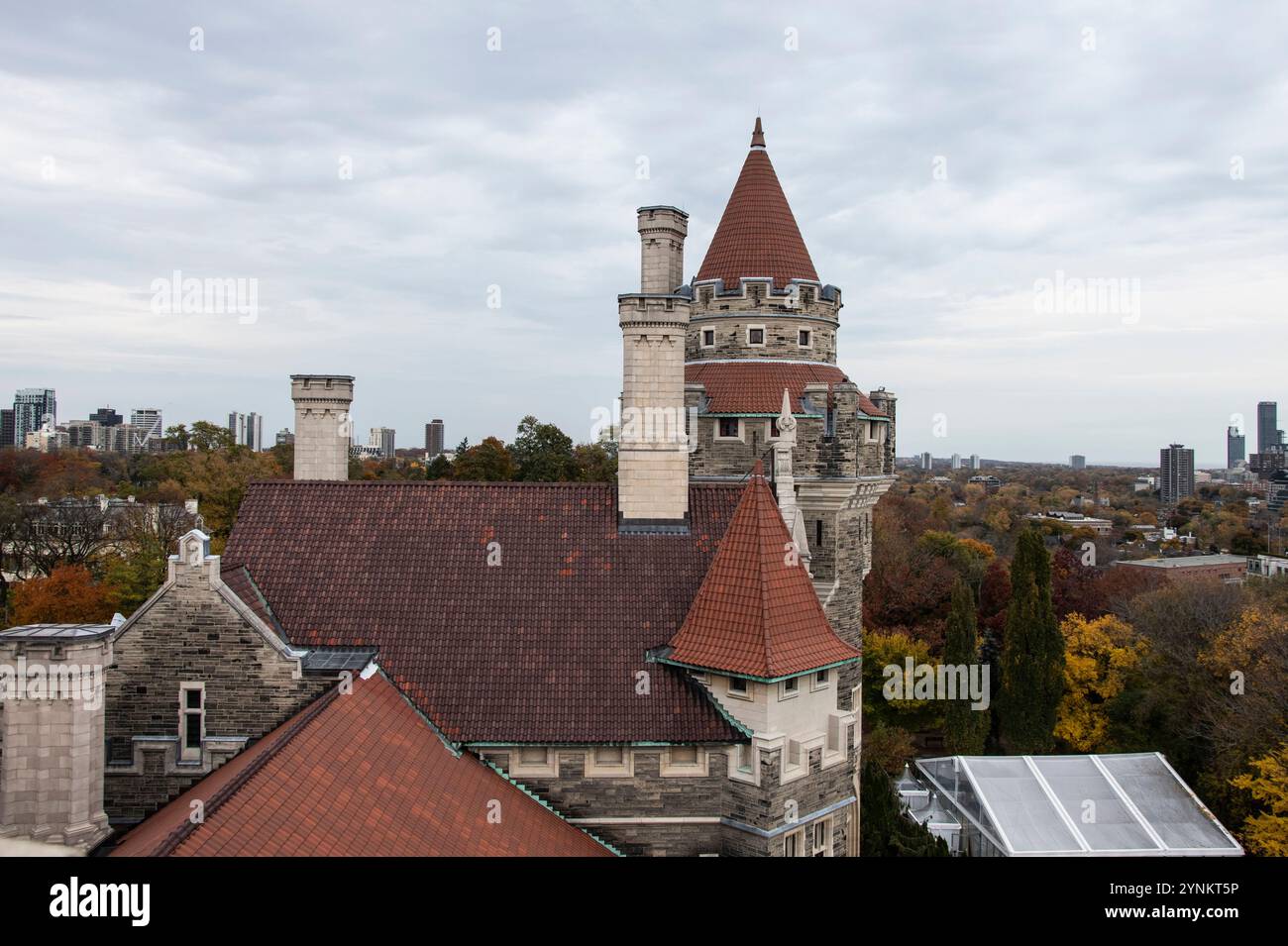 Toronto tower residence hi-res stock photography and images - Alamy