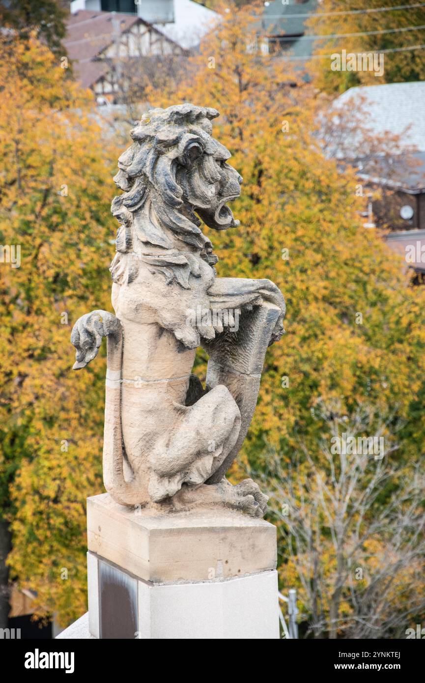 Lion statue in historic castle hi-res stock photography and images - Alamy