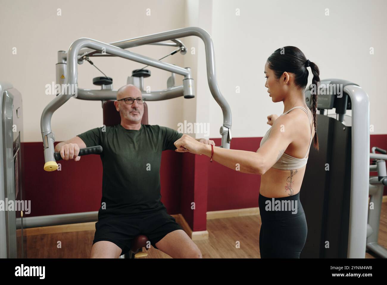 Gym assistance hi-res stock photography and images - Alamy