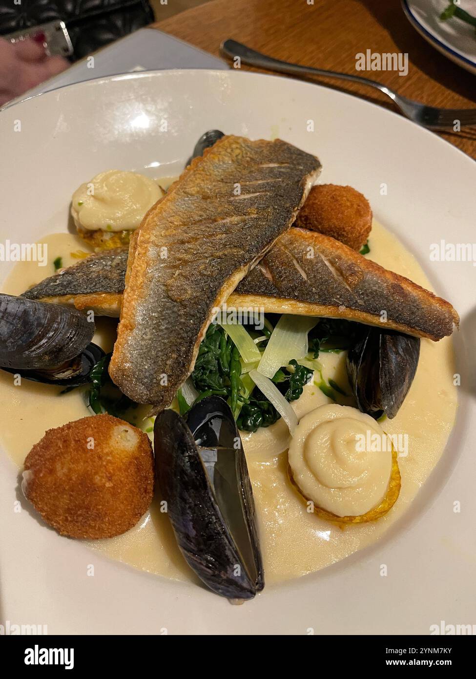 Serving pub grub hi-res stock photography and images - Alamy