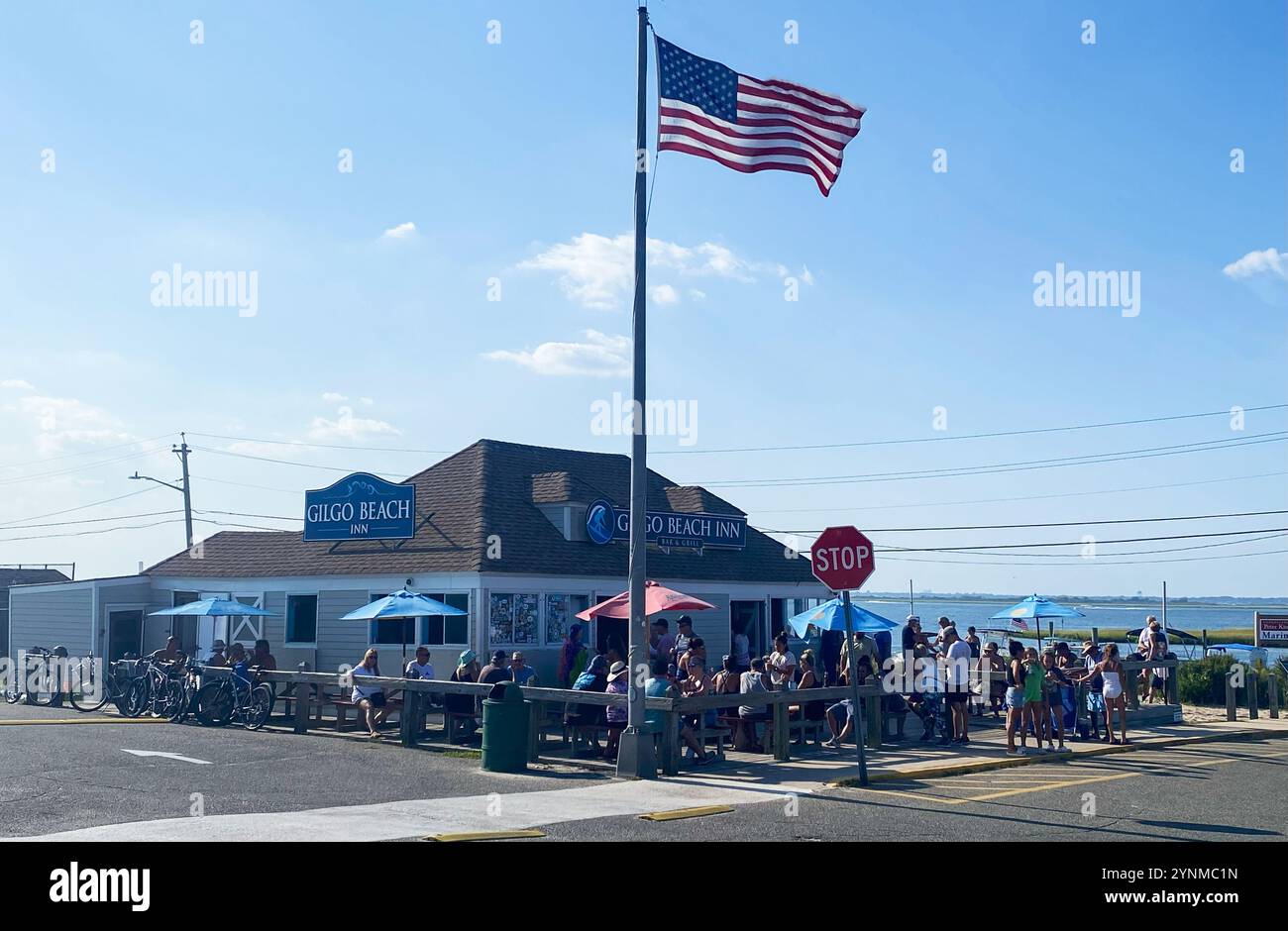 Gilgo Beach, NEw York, USA - August 2023: Patrons enjoy food and drinks ...