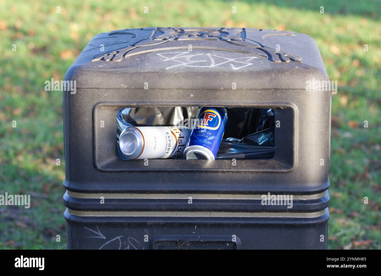 Black beer cans hi-res stock photography and images - Alamy