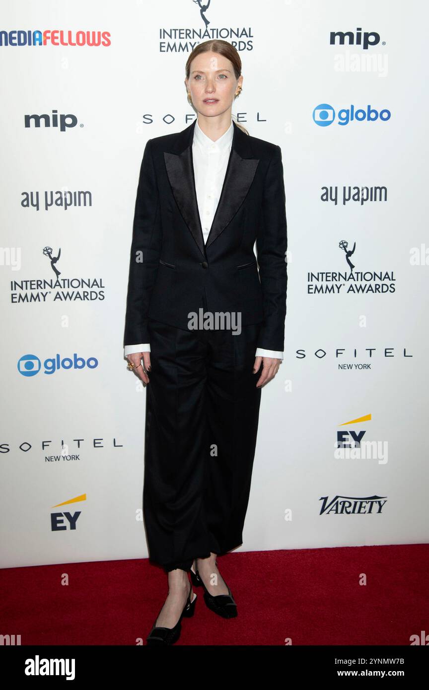 Fleur Geffrier bei der Verleihung der 52. International Emmy Awards ...