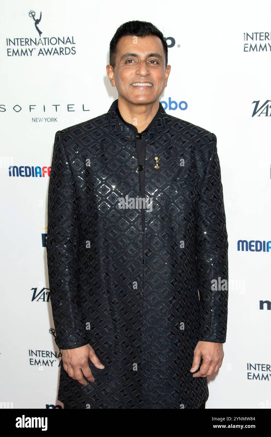 Narendra Reddy bei der Verleihung der 52. International Emmy Awards ...