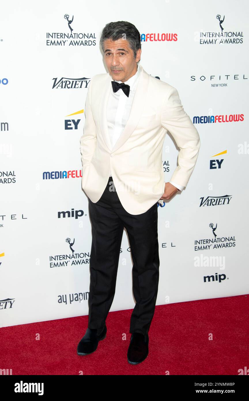 Armin Amiri bei der Verleihung der 52. International Emmy Awards 2024 ...