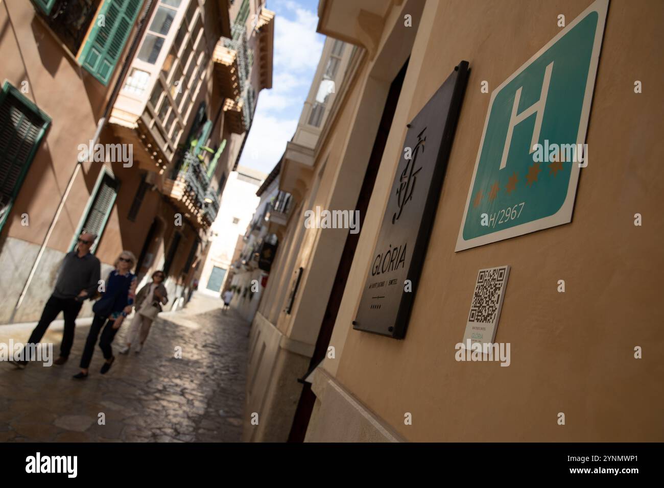 26 November 2024, Spain, Palma: People walk past a luxury Hotel Gloria ...
