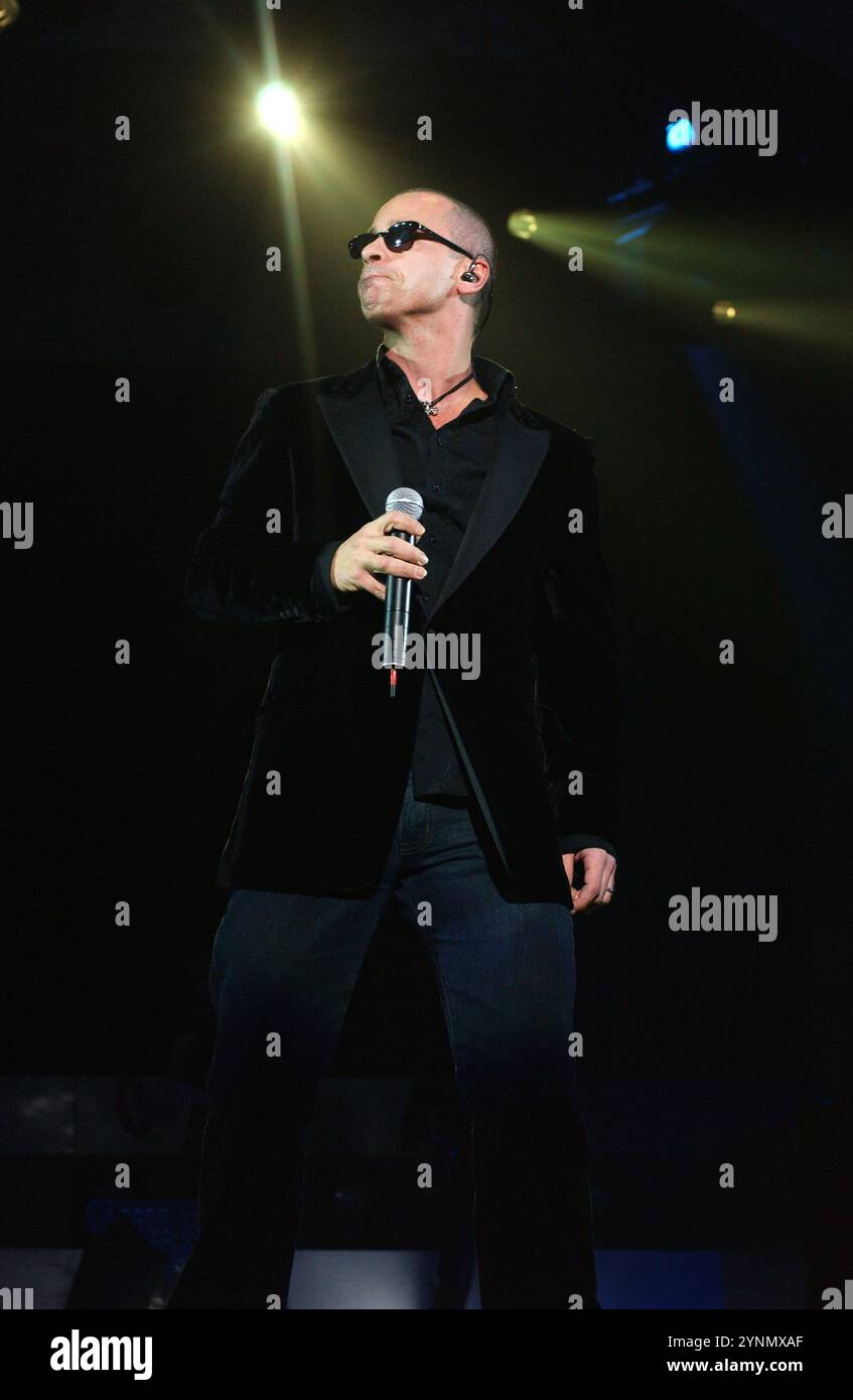 Milan Italy 30/11/2001 : Eros Ramazzotti,Italian singer, during the ...