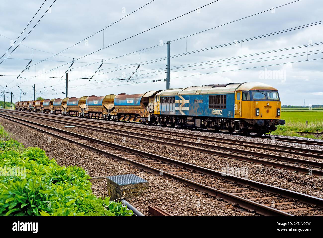 Class 69002 Bob Tillier at Shipton by Beningbrough, North Yorkshire ...