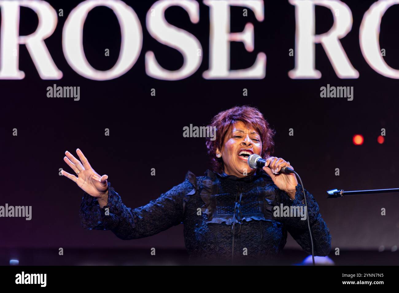Gwen Dickey, as Rose Norwalt, singing with Rose Royce live at Soultasia ...