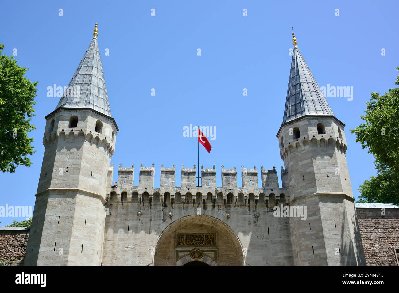 The Gate of Salutation, entrance to the Second courtyard of Topkapı ...