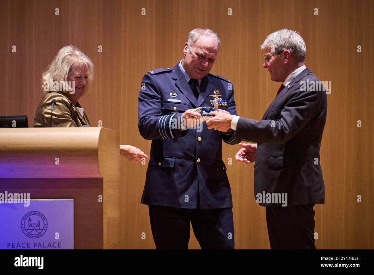 THE HAGUE - Chairman Piet Hein Donner and General Onno Eichelsheim ...