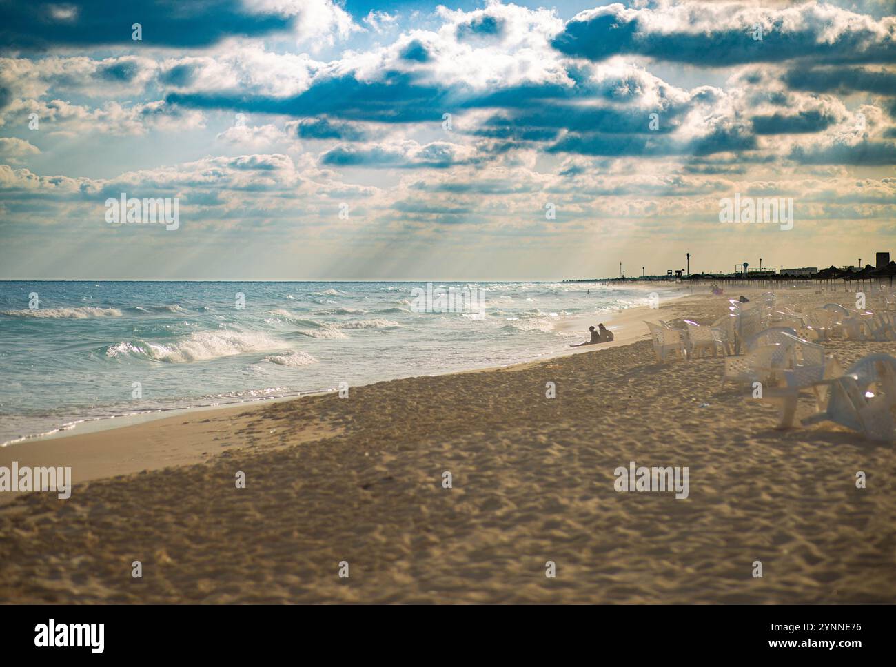Minimalistic beach hi-res stock photography and images - Alamy