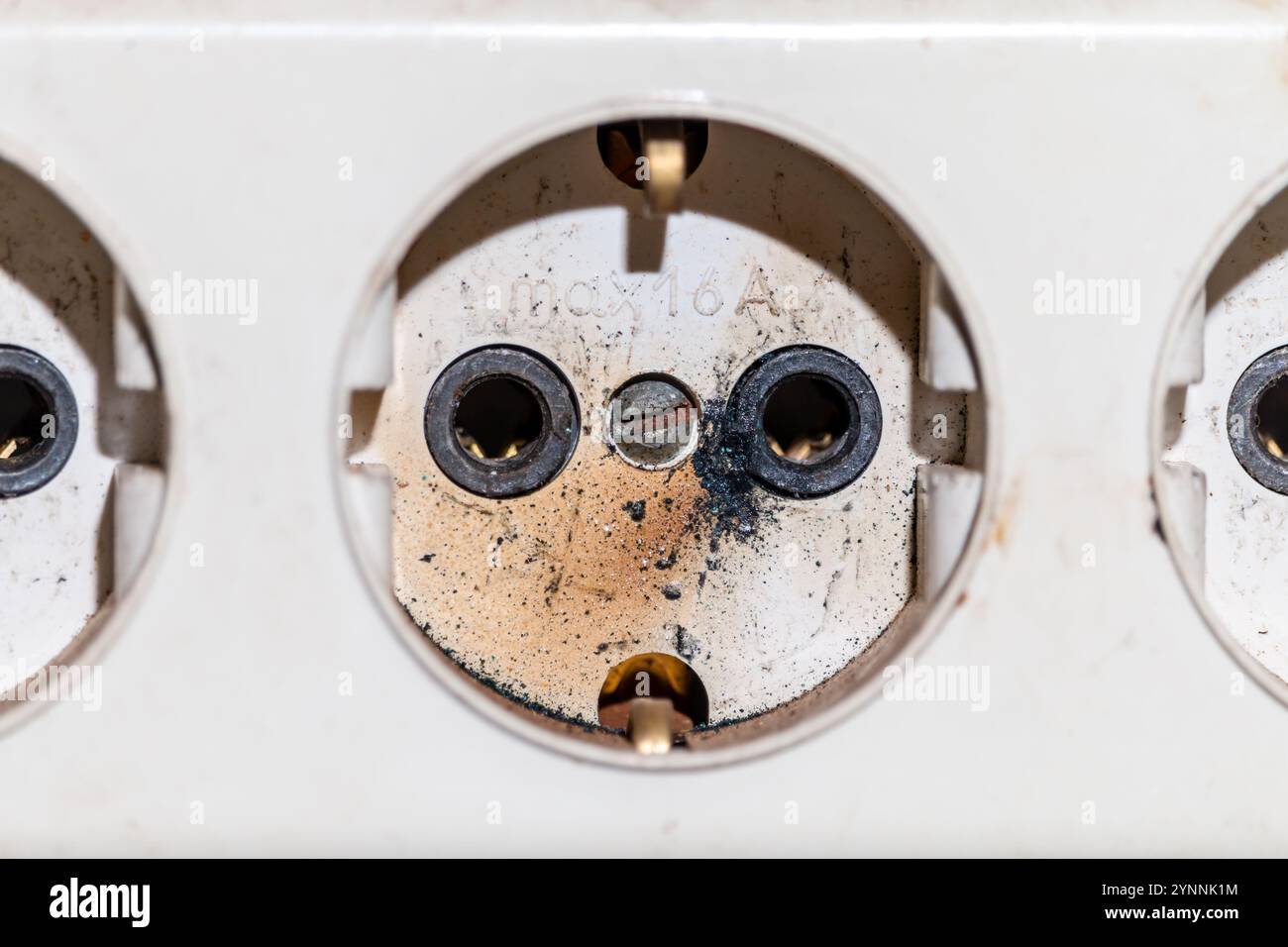 Overloaded v hi-res stock photography and images - Alamy