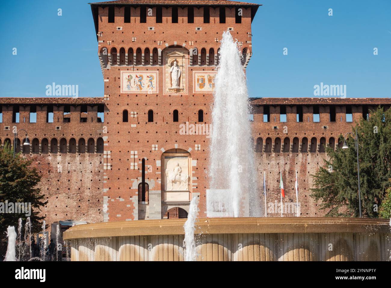 Main entrance of the renaissance castle hi-res stock photography and ...