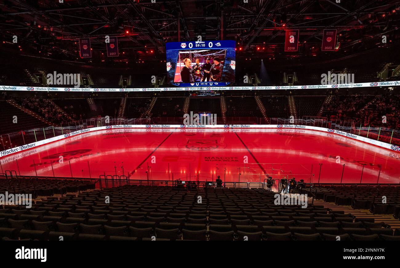 SAP Garden, Innenraum mit Eisflaeche, Totale mit Videowuerfel. GER, EHC ...