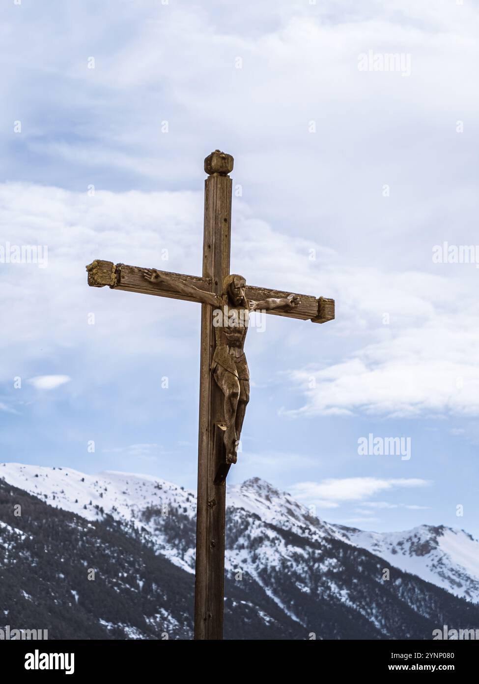 A jesus cross in the snow hi-res stock photography and images - Alamy