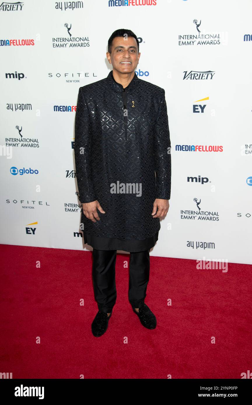 Narendra Reddy bei der Verleihung der 52. International Emmy Awards ...