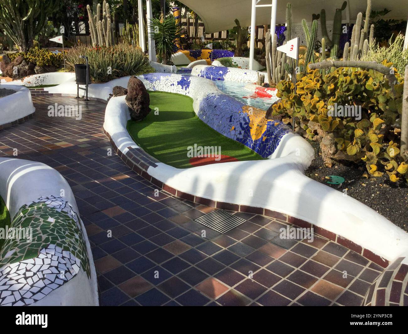 Winding mosaic garden pathway hi-res stock photography and images - Alamy