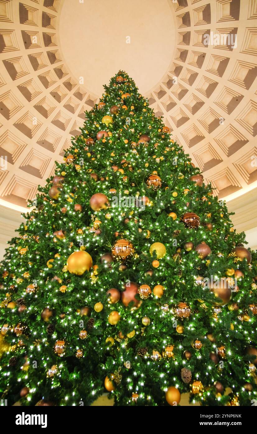 Christmas Tree, Caesars Palace, Las Vegas Stock Photo - Alamy