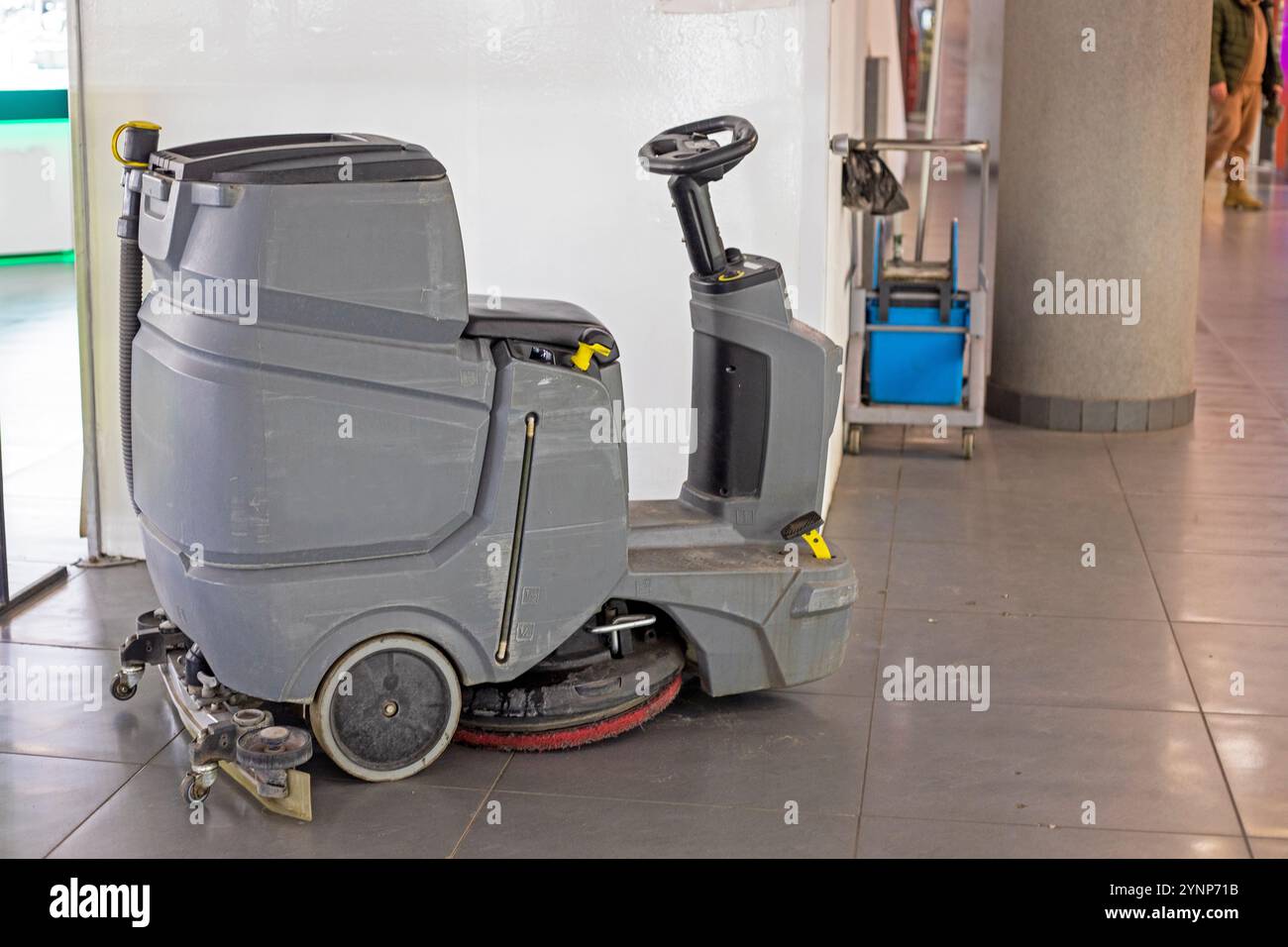 cleaning machine for collecting garbage and washing floors in ...