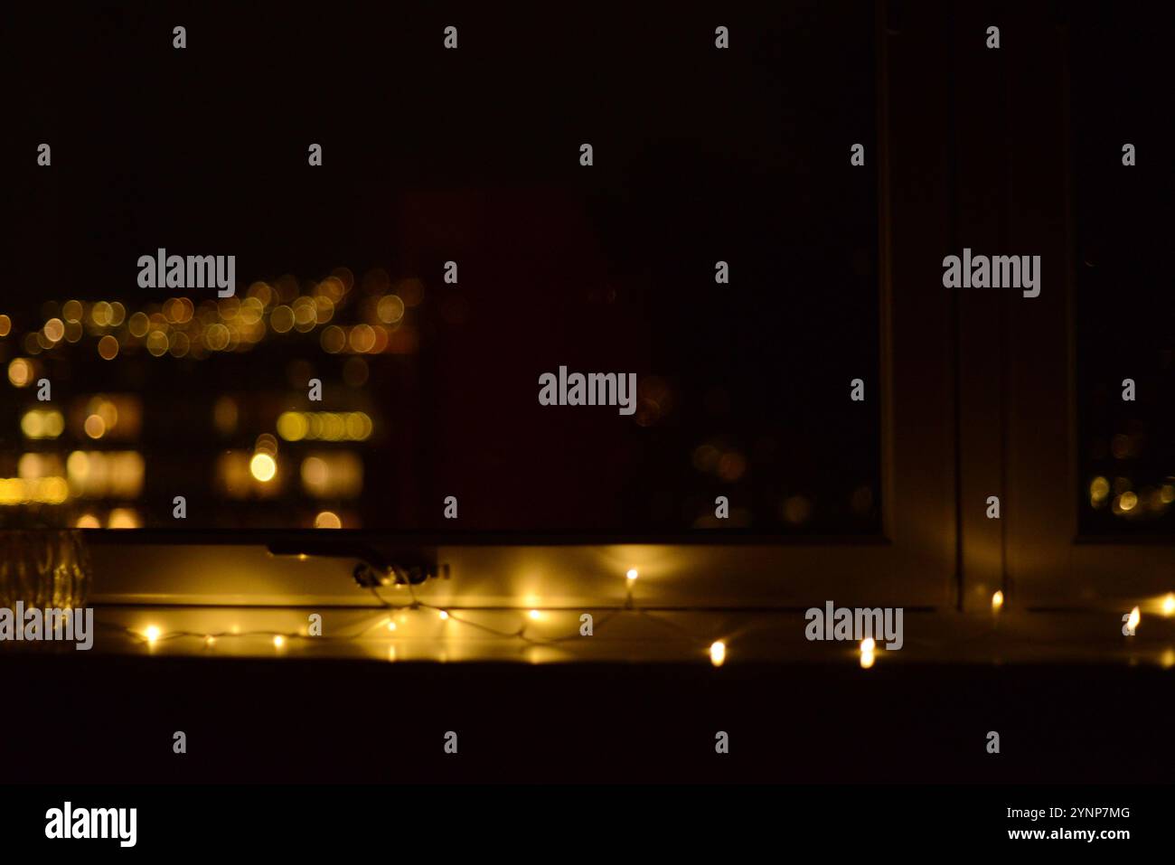 Lights from window hi-res stock photography and images - Alamy