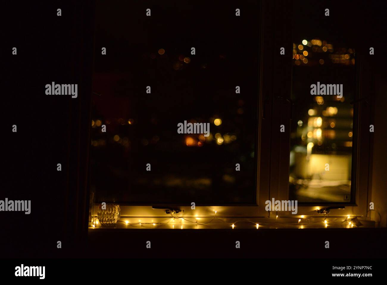 Lights from window hi-res stock photography and images - Alamy