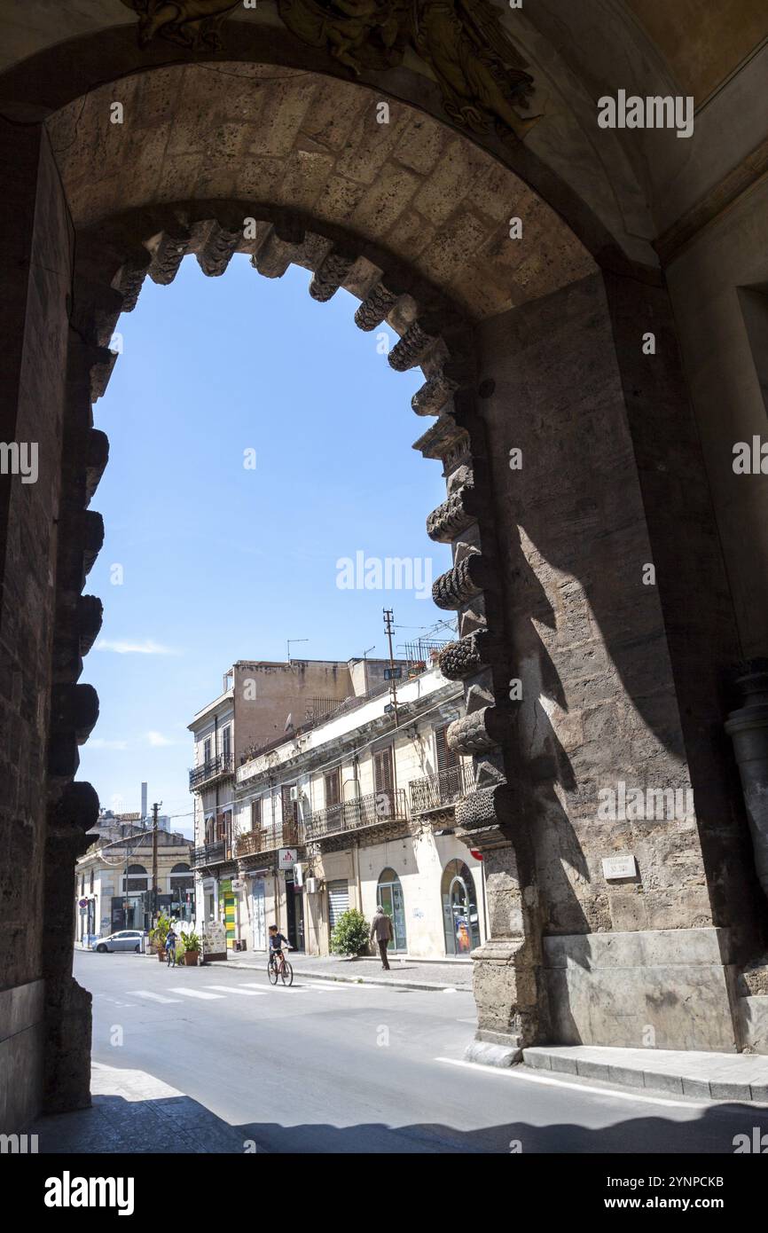 Palermo city gate hi-res stock photography and images - Alamy