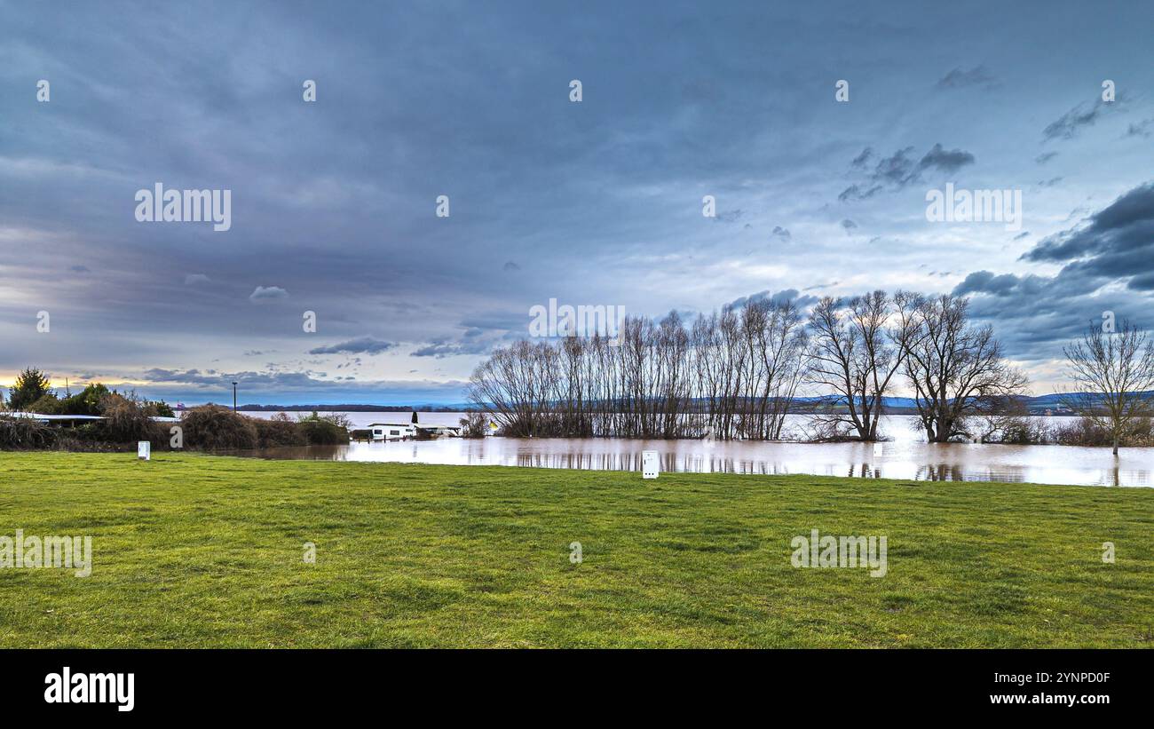 Flooding at the campsite in Kelbra on the Helme reservoir Stock Photo ...