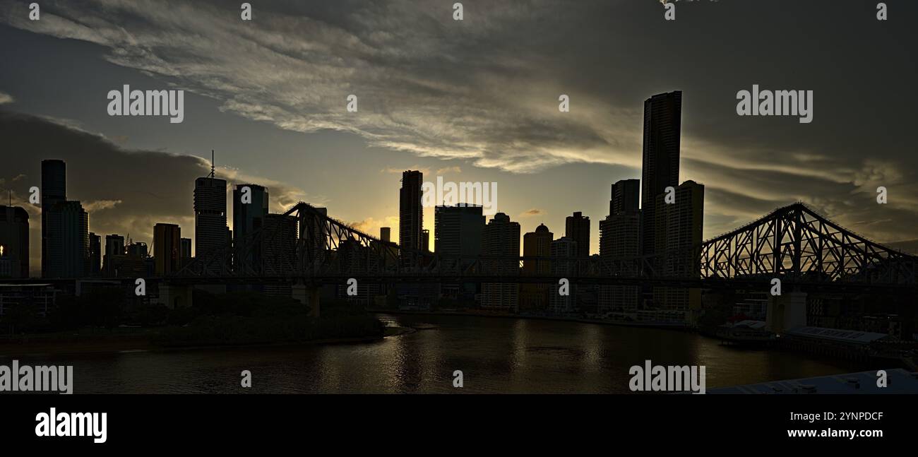 The skyline of Brisbane and the Story Bridge at nighttime Stock Photo ...