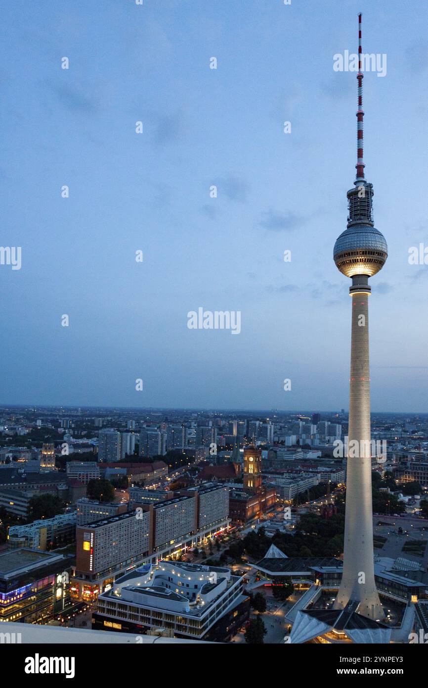 Showcasing towers hi-res stock photography and images - Alamy